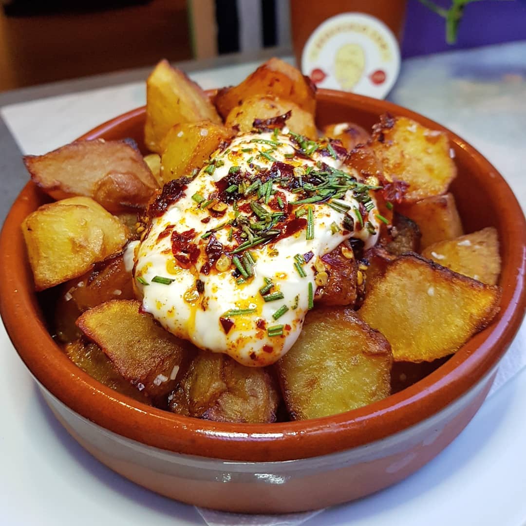 Tu Guía de Patatas Bravas Barcelona • Mapa con mejores restaurantes!